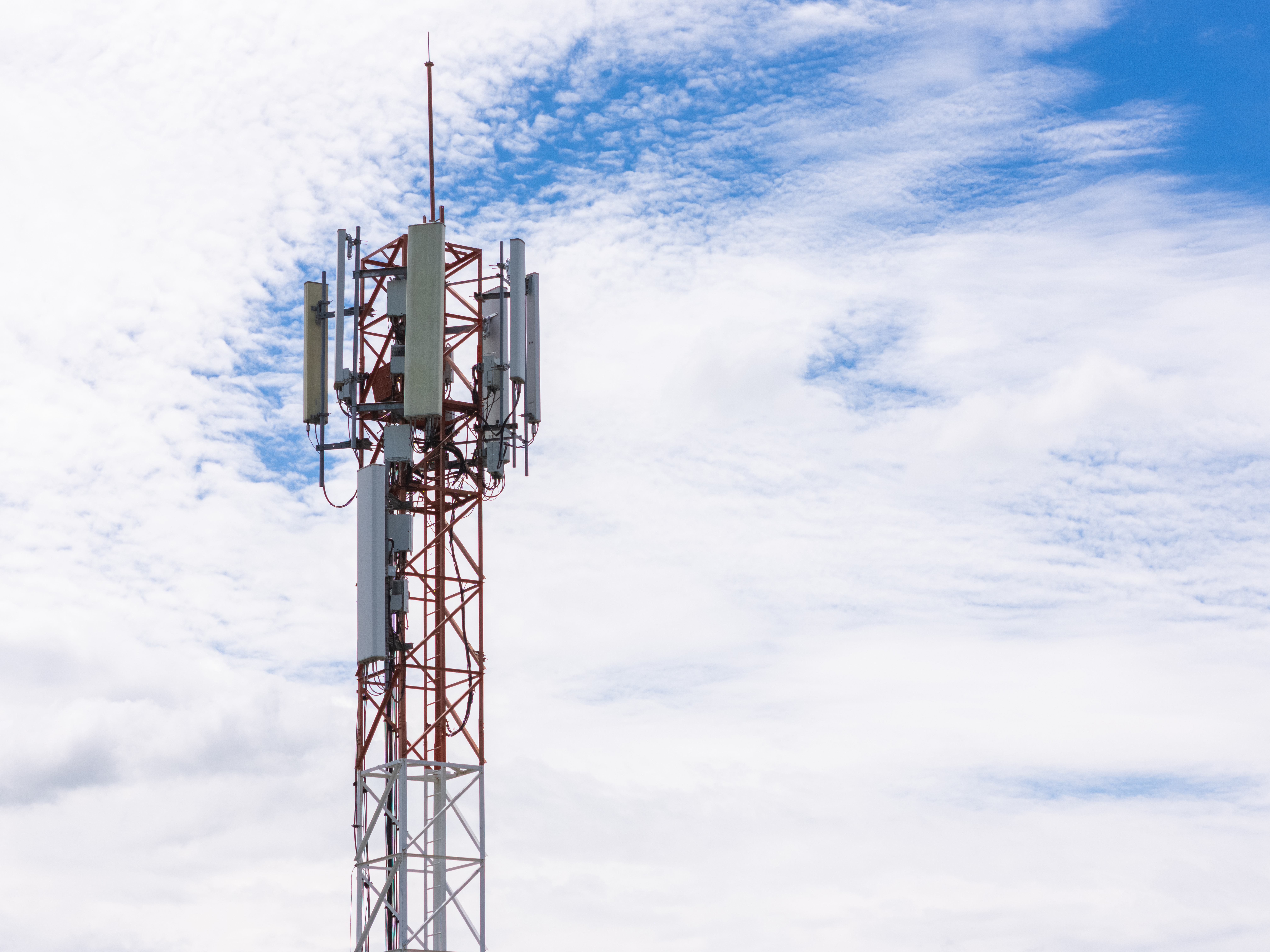 Distributed Antenna Systems (DAS) for Reliable Wireless Coverage ...